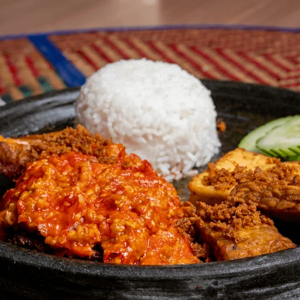 Resepi Ayam Gepuk Ala Pak Gembus (Ayam Rangup, Sambal Gesek & Kremes ...